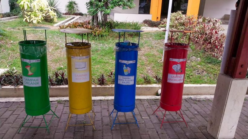 Fasilitas Tempat Sampah Terpadu di Kampus Telkom University: Memilah ...
