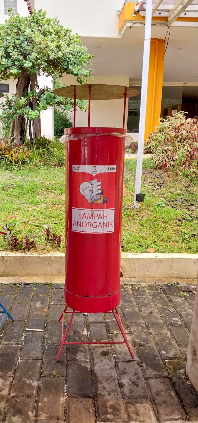 Fasilitas Tempat Sampah Terpadu di Kampus Telkom University: Memilah ...